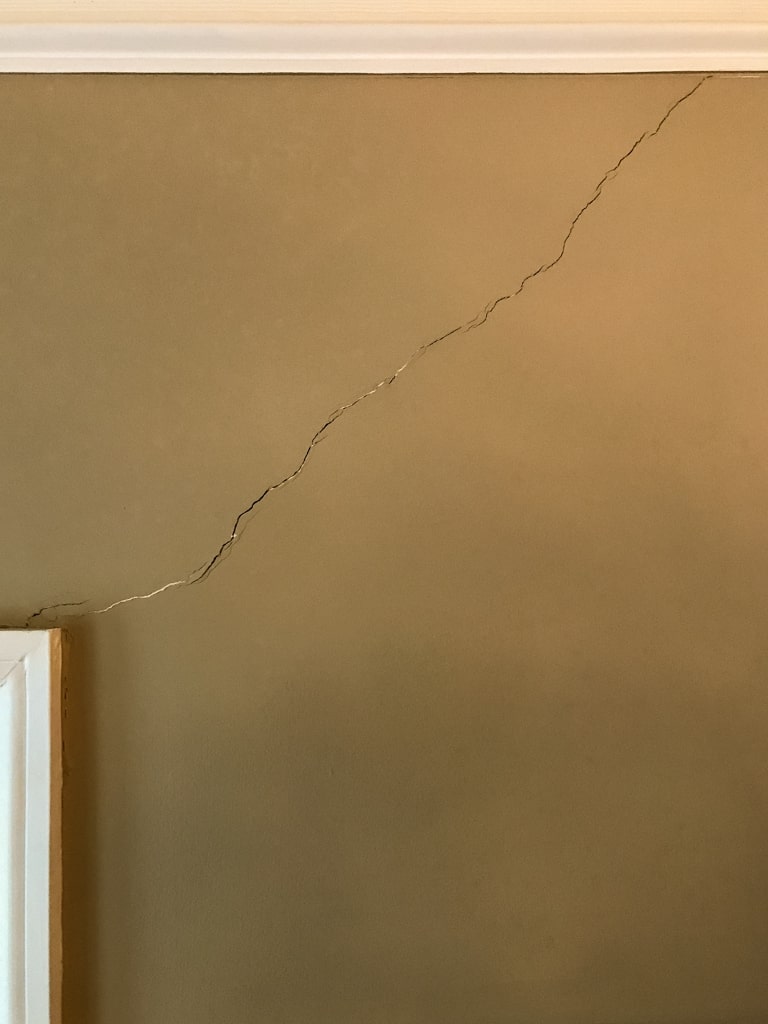 Georgia’s Guide to Wall Cracks: Causes, Fixes, and More - AquaGuard ...